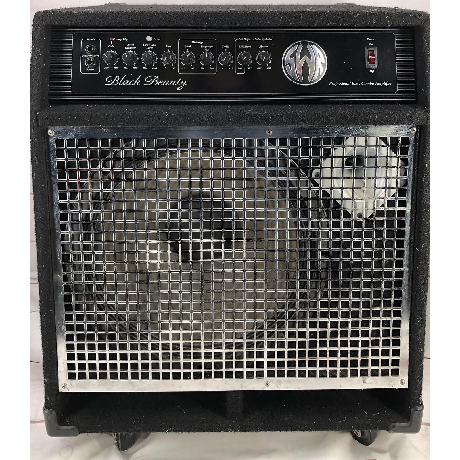 Used SWR Black Beauty 400W 1x15 Bass Combo Amp | Musician's Friend