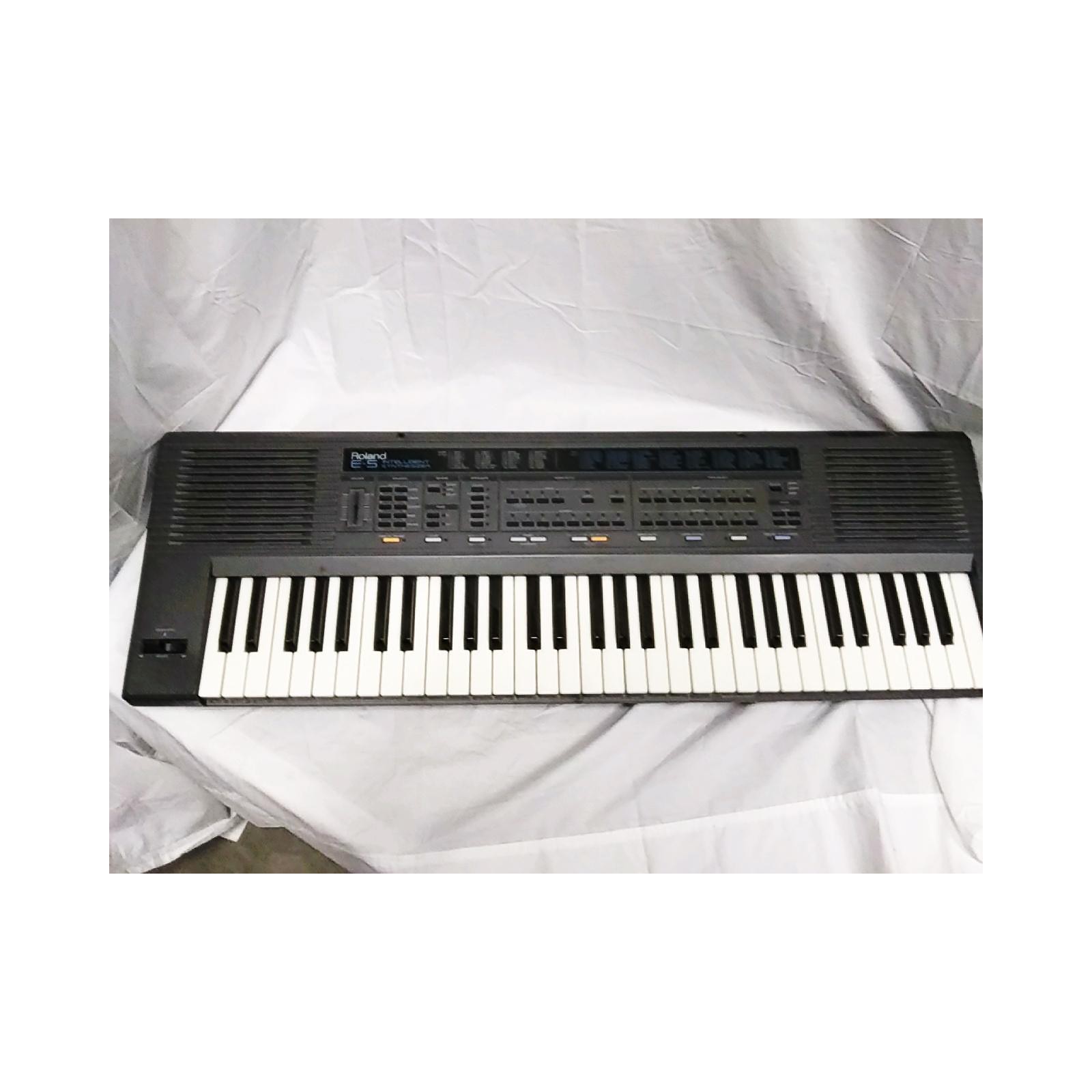 Used Roland E5 Portable Keyboard | Musician's Friend
