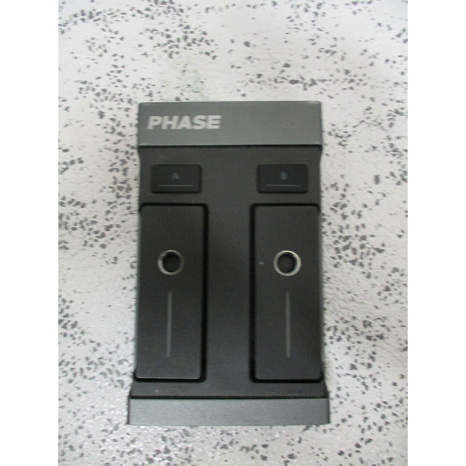 Used MWM Phase DJ Controller | Musician's Friend