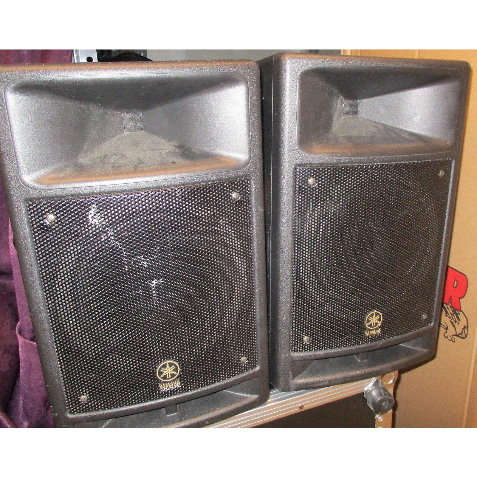 Used Yamaha Stagepas 300 Powered Mixer | Musician's Friend